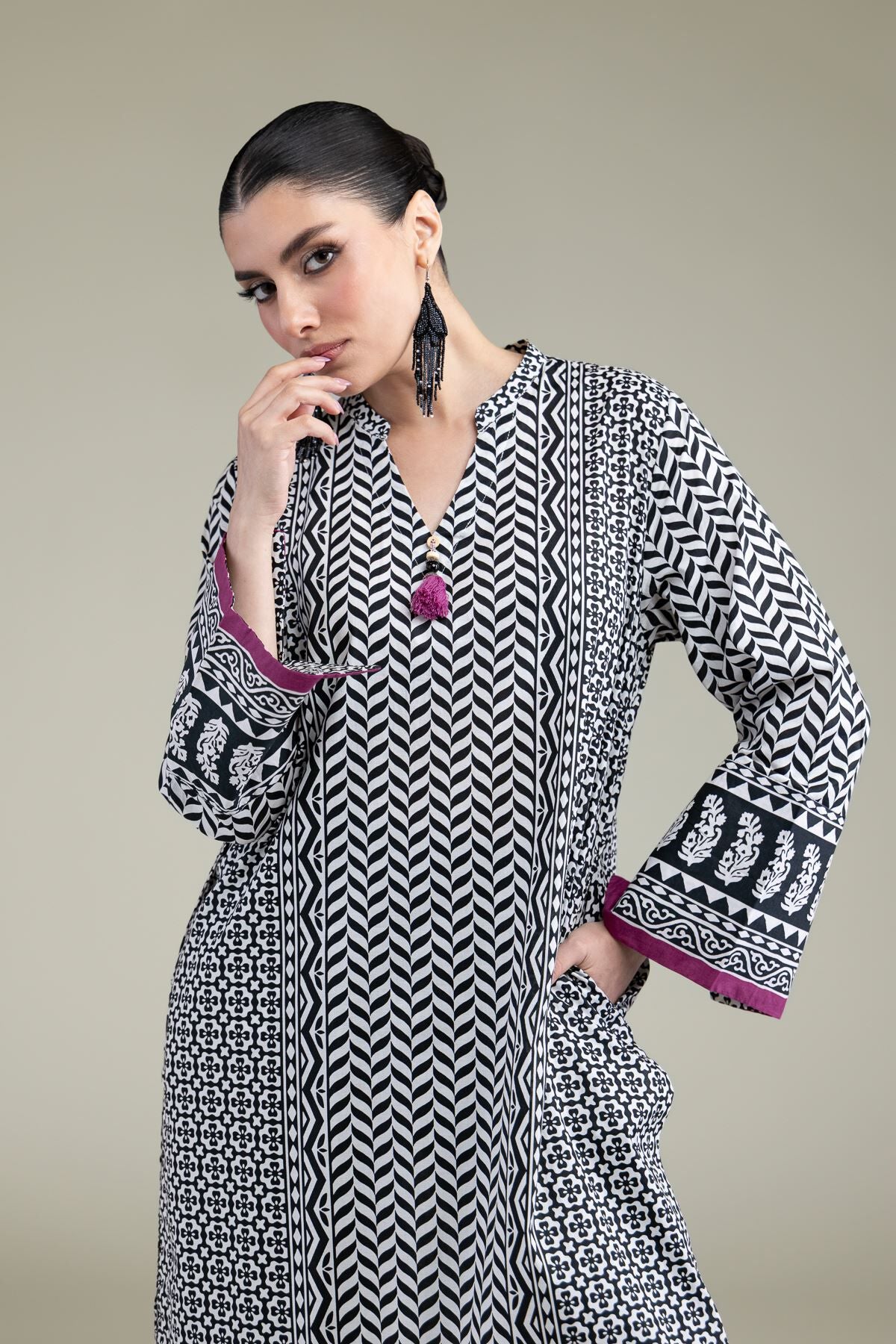 Khaadi 1-26-209-A-E2-VG_MULTI Monochrome Edit 2026 – Sara Clothes