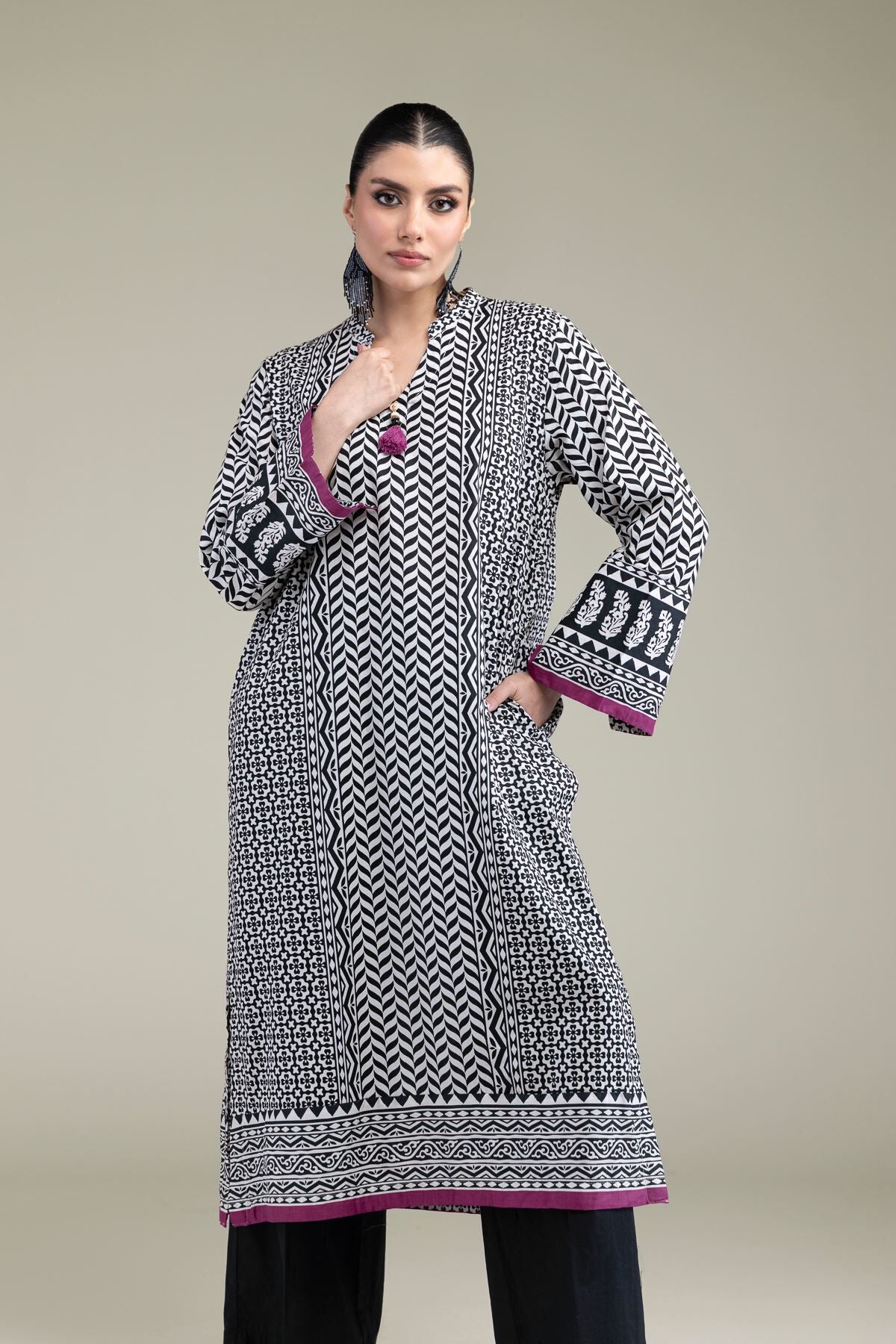 Khaadi 1-26-209-A-E2-VG_MULTI Monochrome Edit 2026 – Sara Clothes