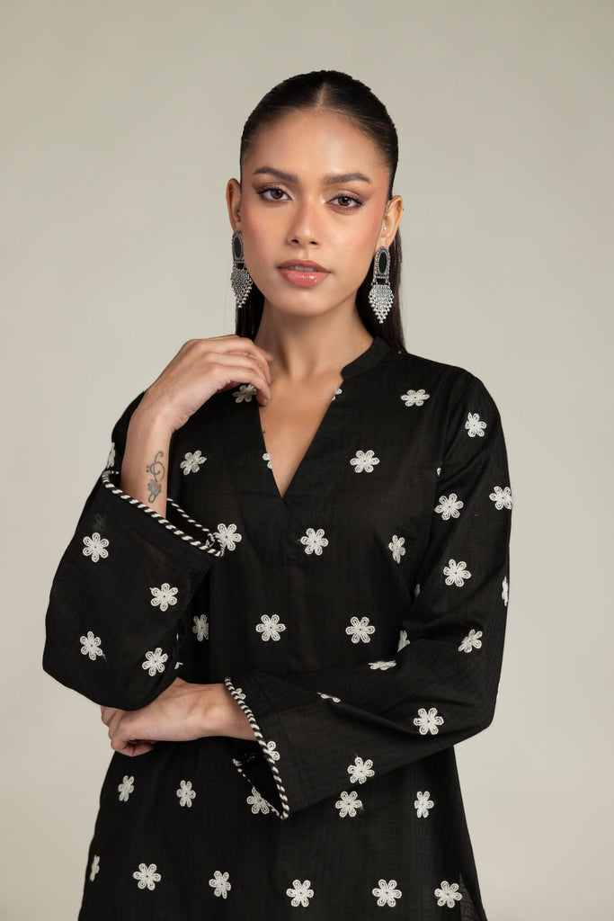 Khaadi 1-26-245-A-C1-VG_MULTI Monochrome Edit 2026 – Sara Clothes