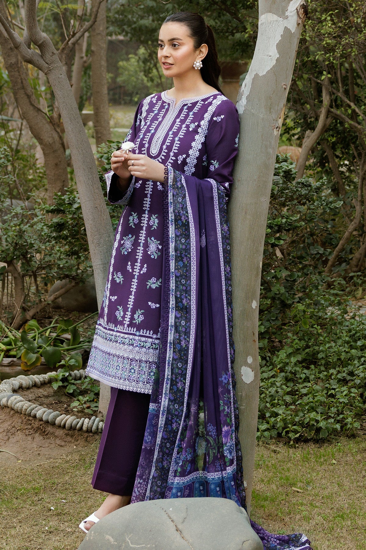 Farasha Regal Iris Summer Weaves Embroidered lawn 2025 – Sara Clothes