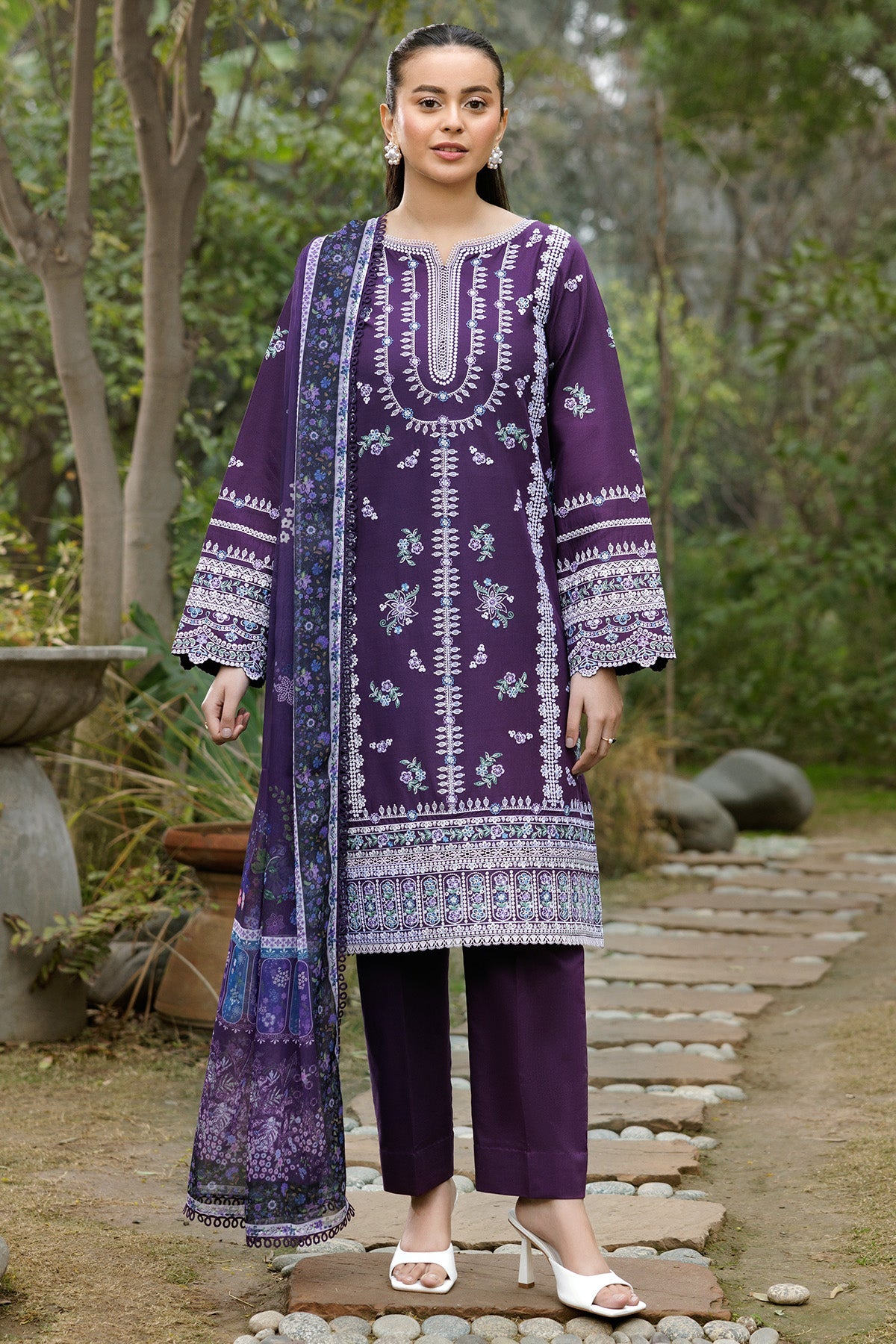Farasha Regal Iris Summer Weaves Embroidered lawn 2025 – Sara Clothes